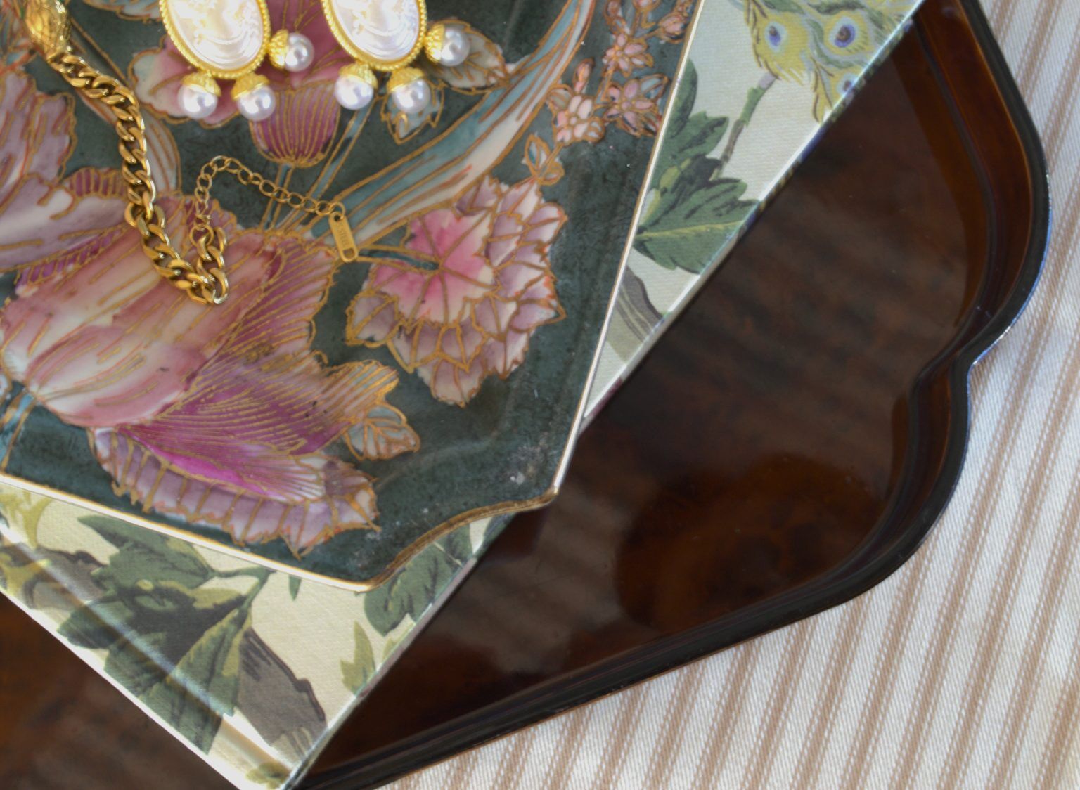 6 Popular Grandmillennial Fabric Patterns Every Decorator Must Know ...